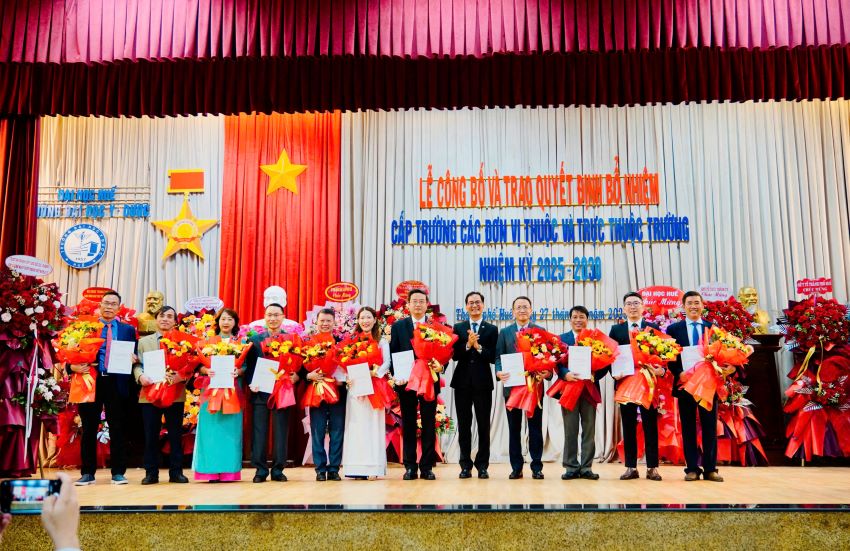 Hoạt động Hue-UMP | Lễ Công bố và trao quyết định bổ nhiệm cấp Trưởng các đơn vị thuộc và trực ...